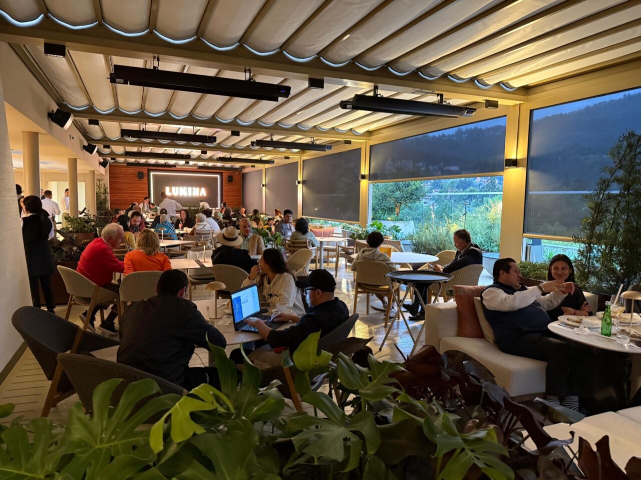 Cine Colombia lanza Lumina Rooftop, nuevo espacio gastronómico en el ...